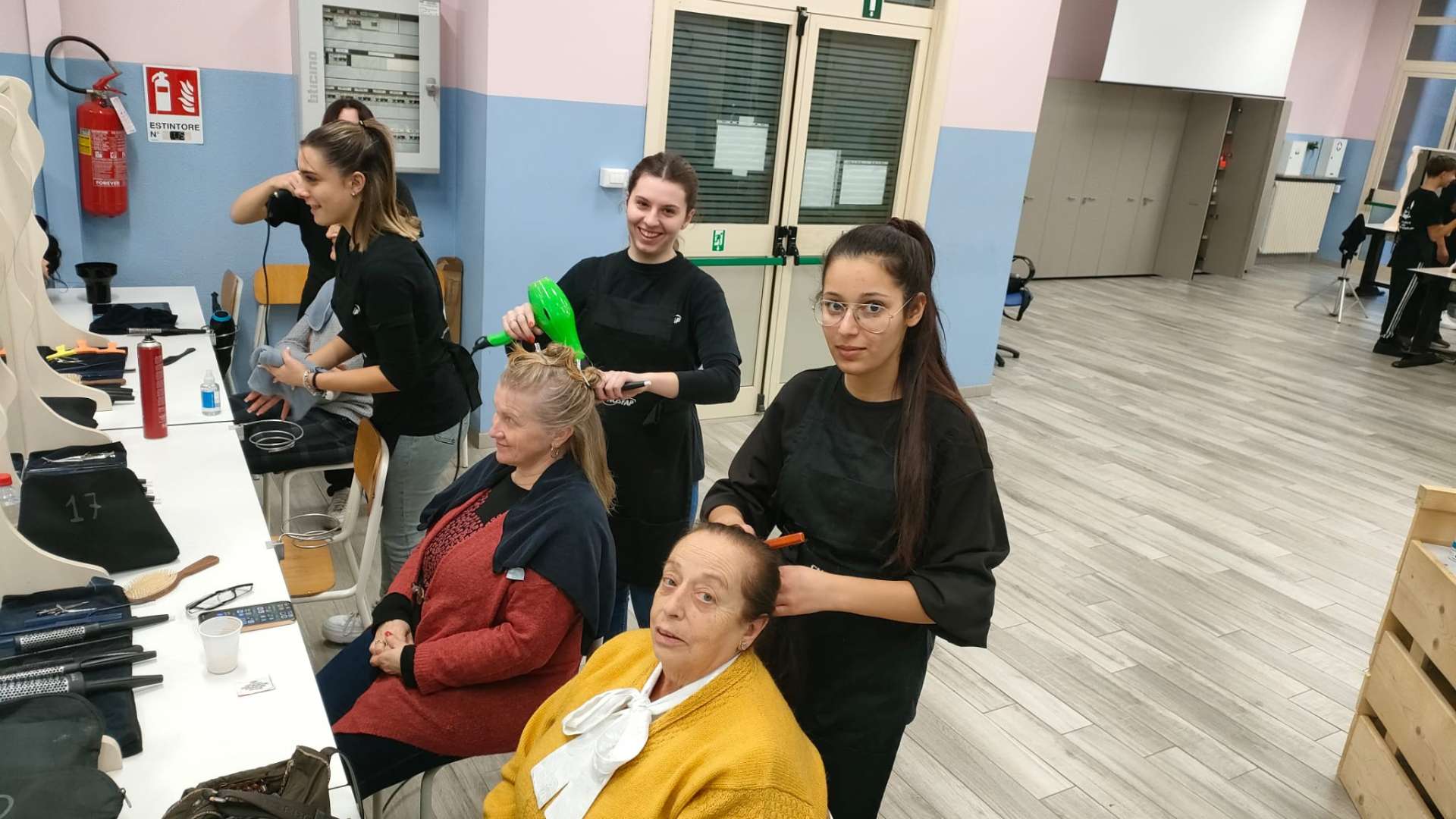 CFP Fossano: Trucco e Parrucco, il settore acconciatura del CNOS-FAP a teatro per la “Corte dei ...